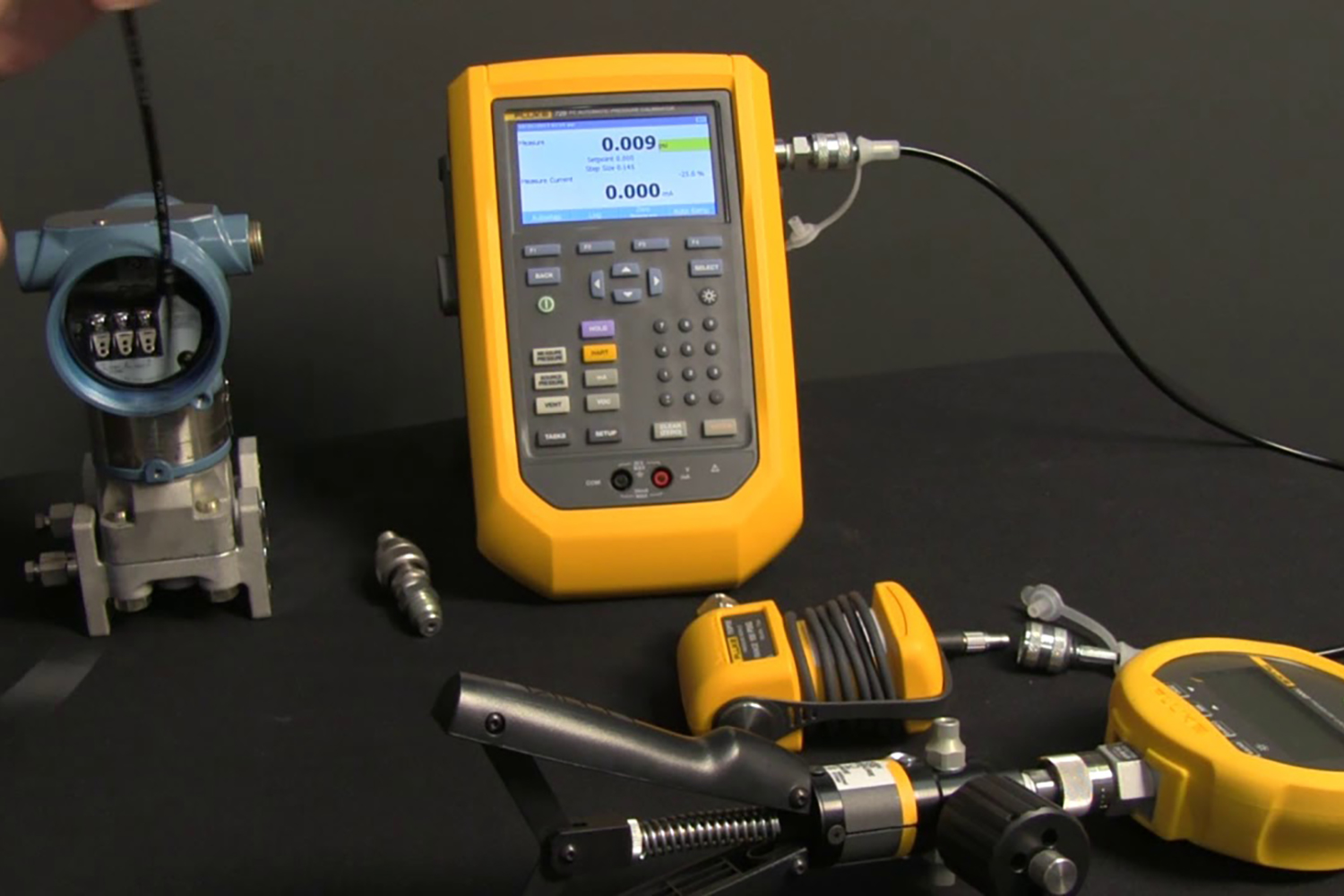 Improved Accessories that Make Pressure Calibrations Easier | Fluke