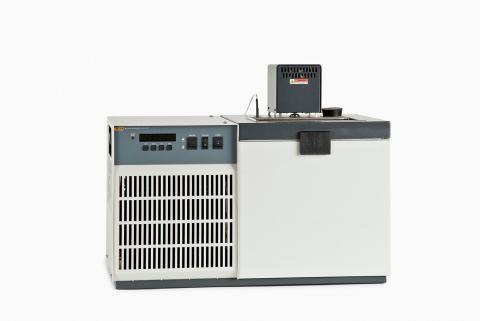 Precision Temperature Calibration Baths for Laboratory Use | Fluke