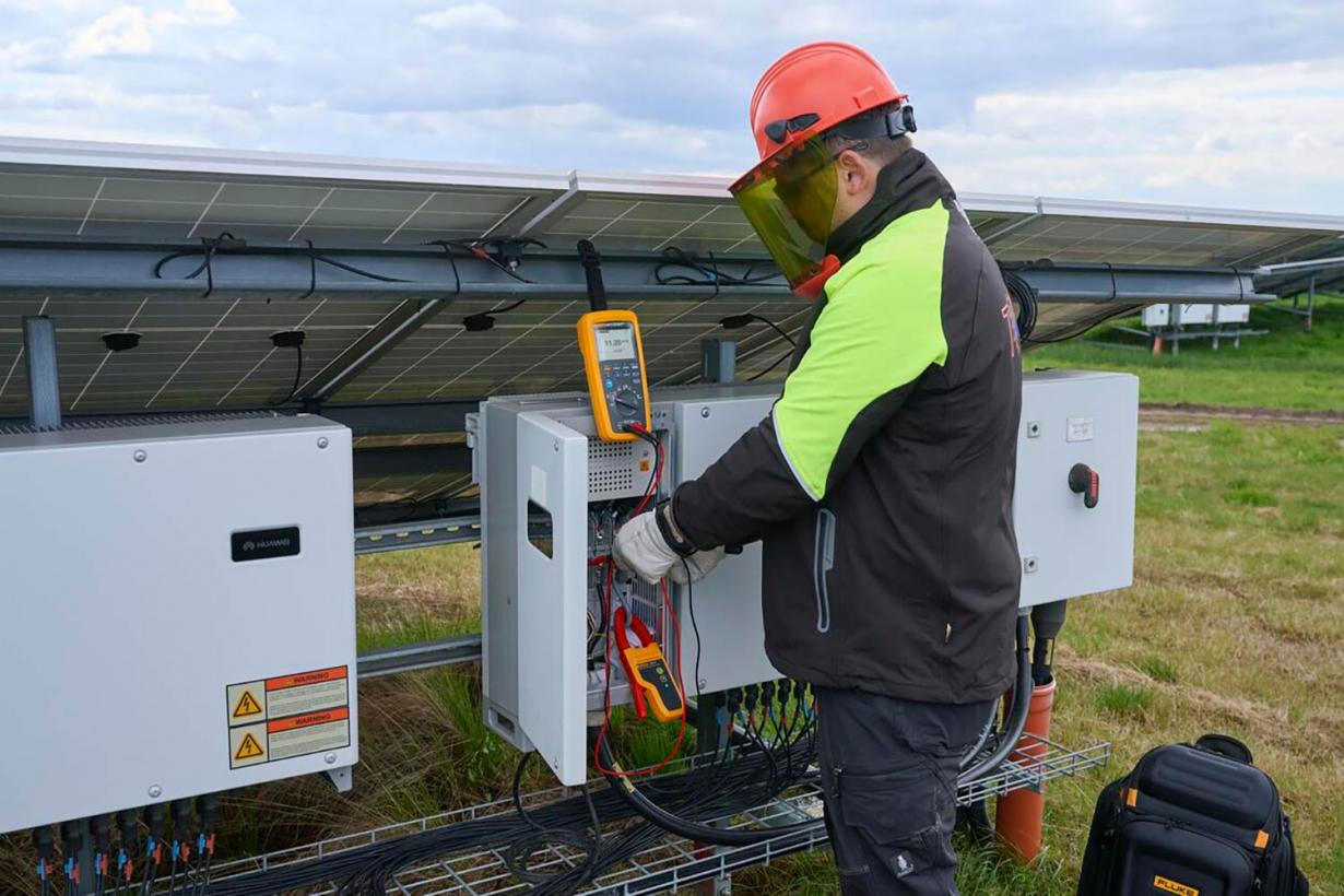 Fluke 283 FC/PV Solar Digital Multimeter & Wireless Current Clamp | Fluke