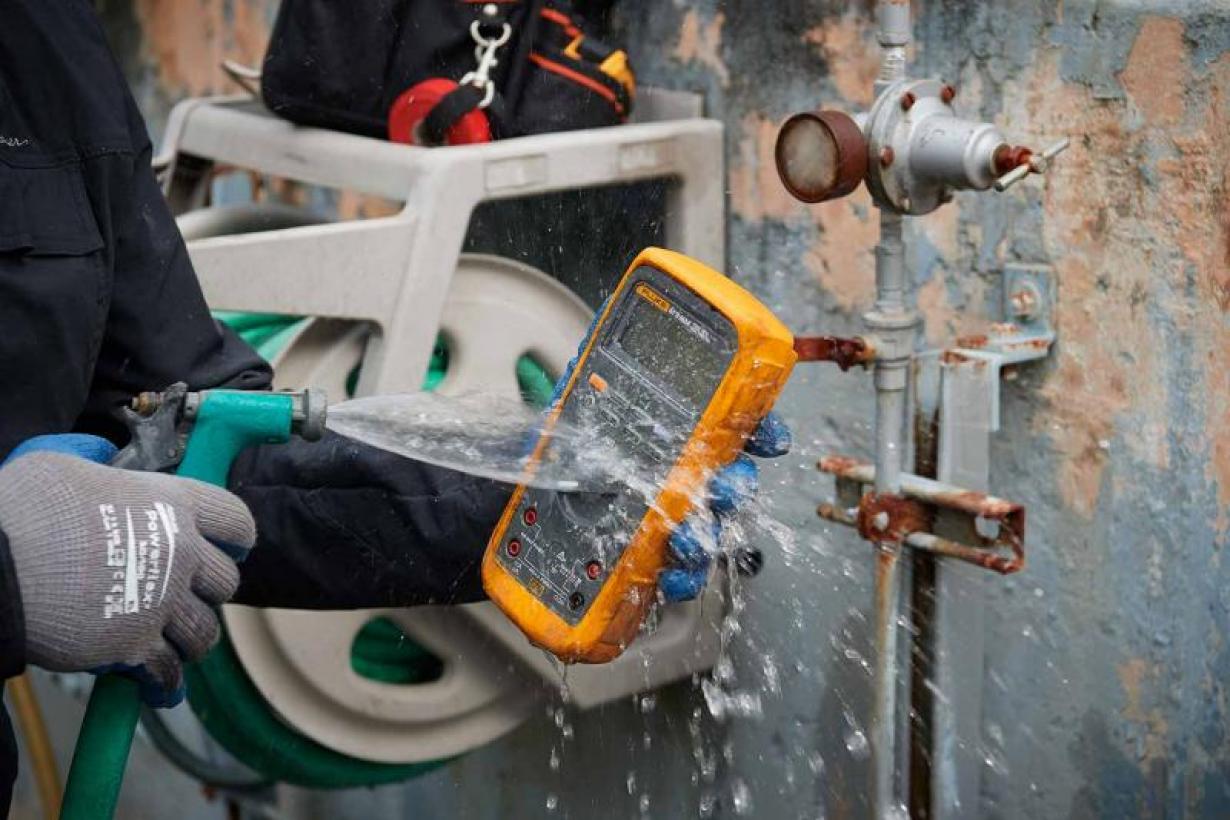 Solar Tools Kit with 87V Max Digital Multimete and Test Leads | Fluke