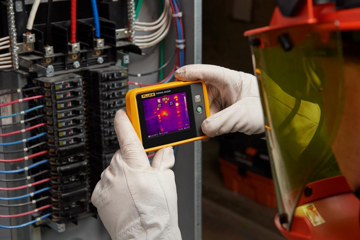 Compact Handheld Thermal Camera | PTi120 Pocket Thermal Camera | Fluke
