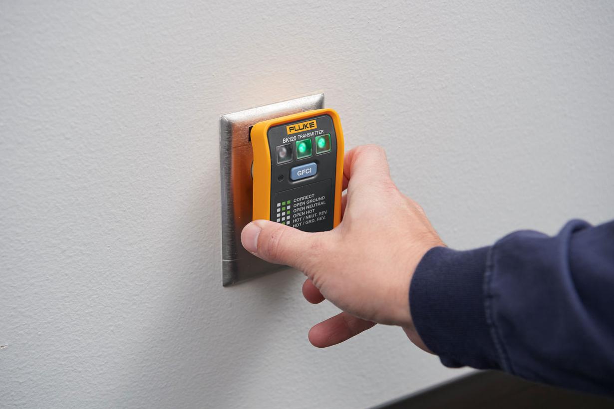 Fluke BK120 SmartTrace™ Breaker Finder with NCV mode | Fluke
