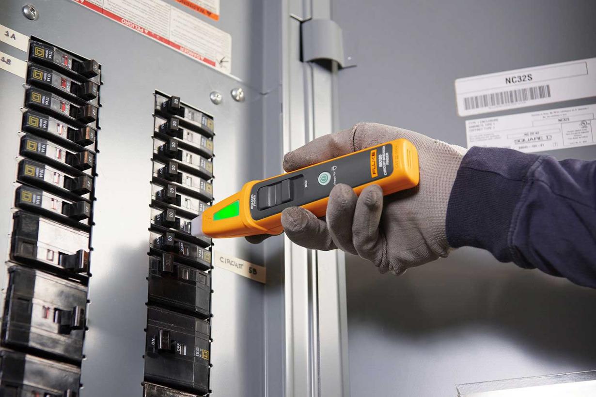 Fluke BK120 SmartTrace™ Breaker Finder with NCV mode | Fluke