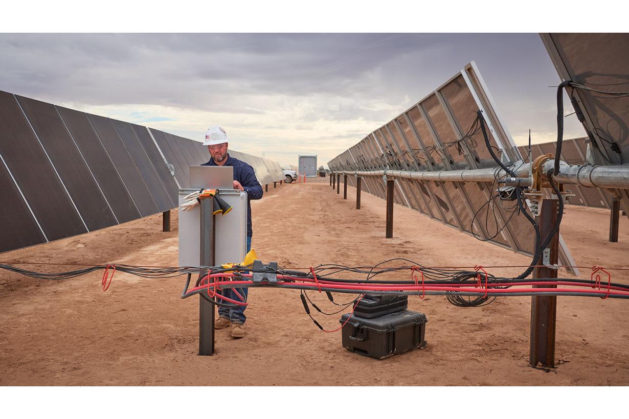 Optimize Solar Performance: PVA-1500HE2 PV Analyzer & TiS75+ Thermal Camera | Fluke