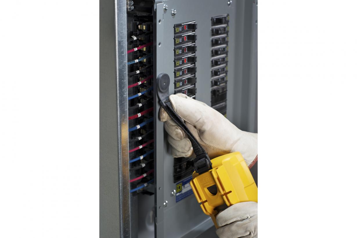 Fluke TPAK ToolPak™ Magnetic Meter Hanger | Fluke