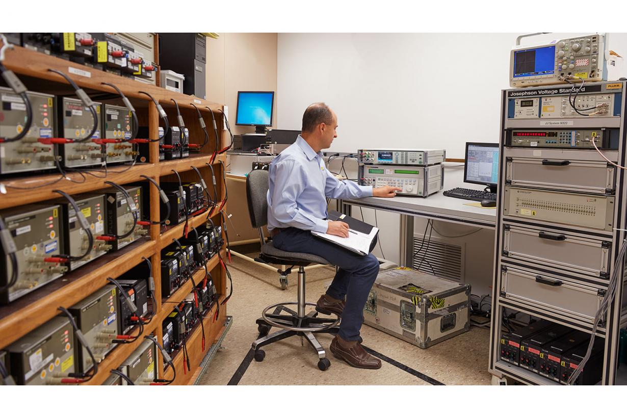 8588A Reference Multimeter | Fluke