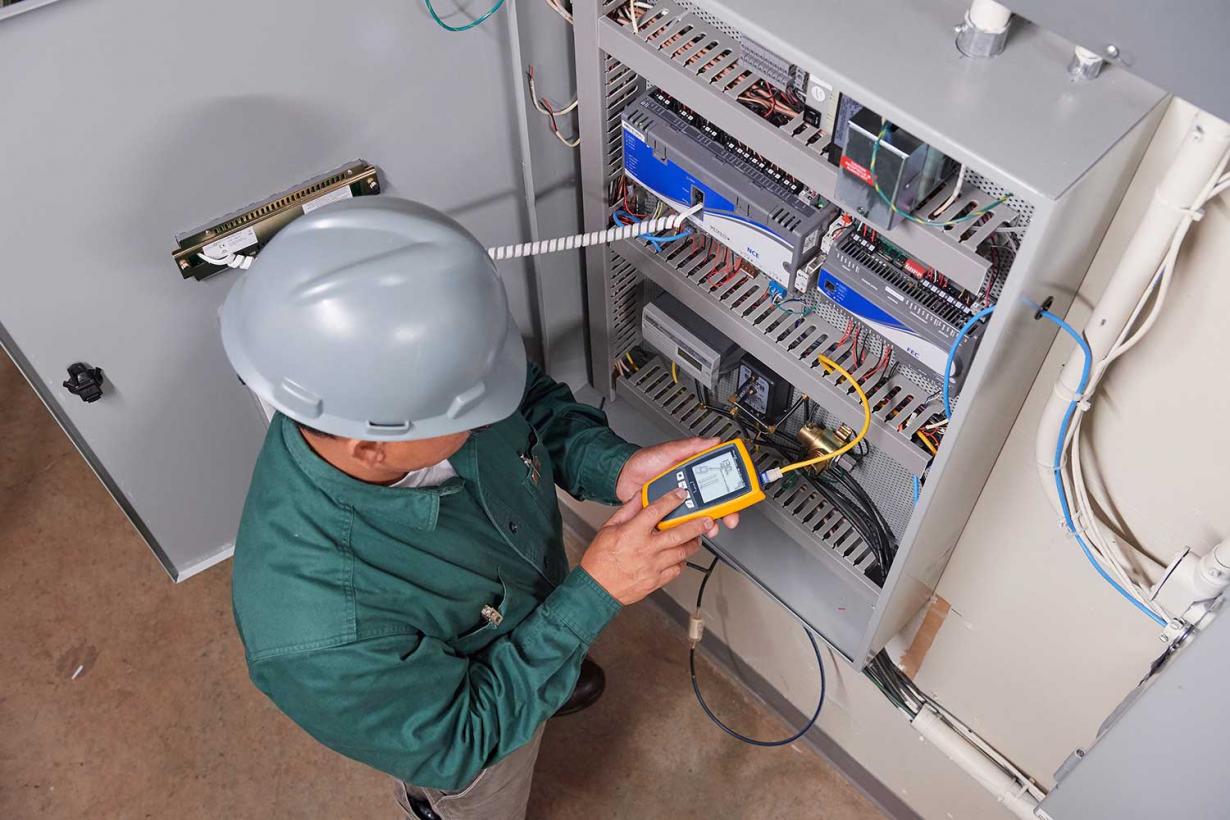 Fluke Networks MicroScanner™ PoE Industrial Ethernet Cable Verifier | Fluke