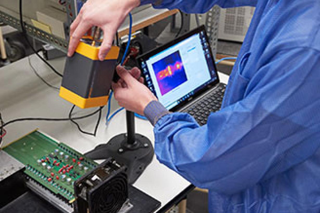 Infrared camera mounting stand | Fluke