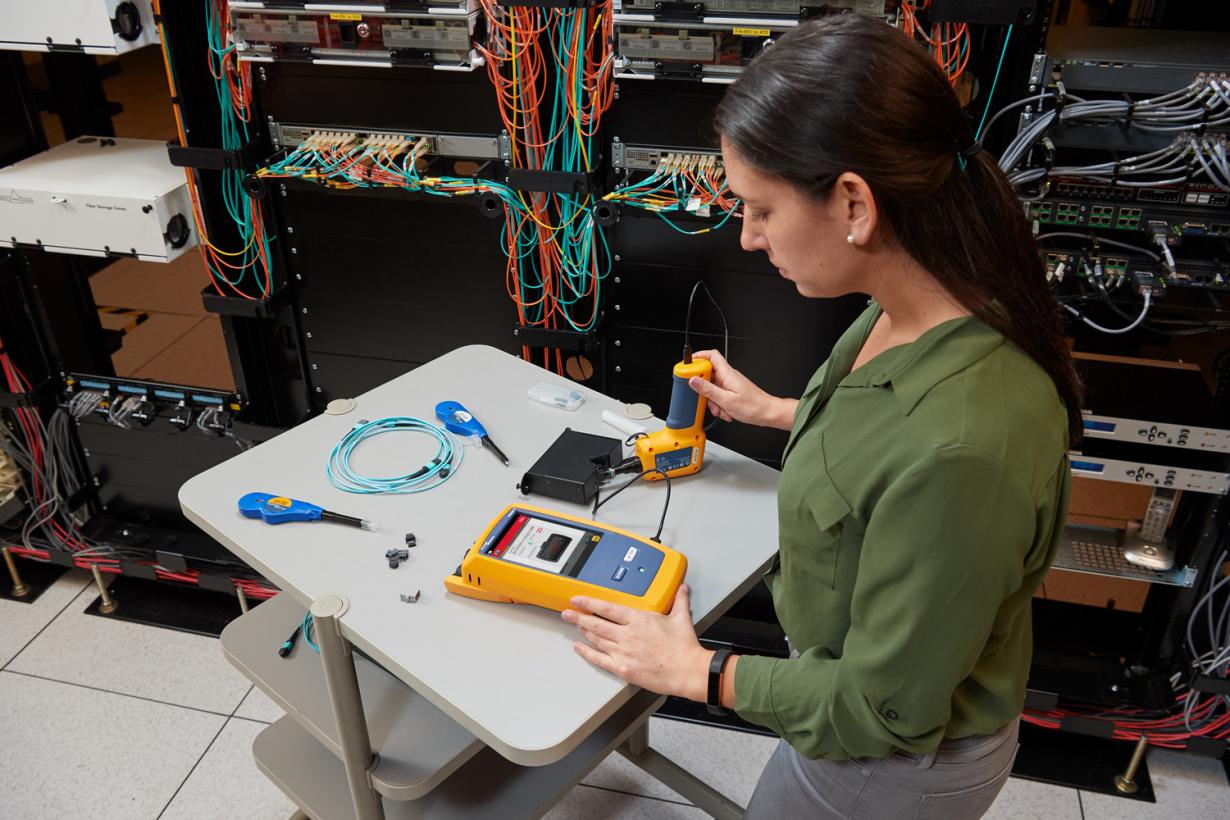 Fluke Networks FI2-7300 FiberInspector™ Pro, Includes Versiv Mainframe ...