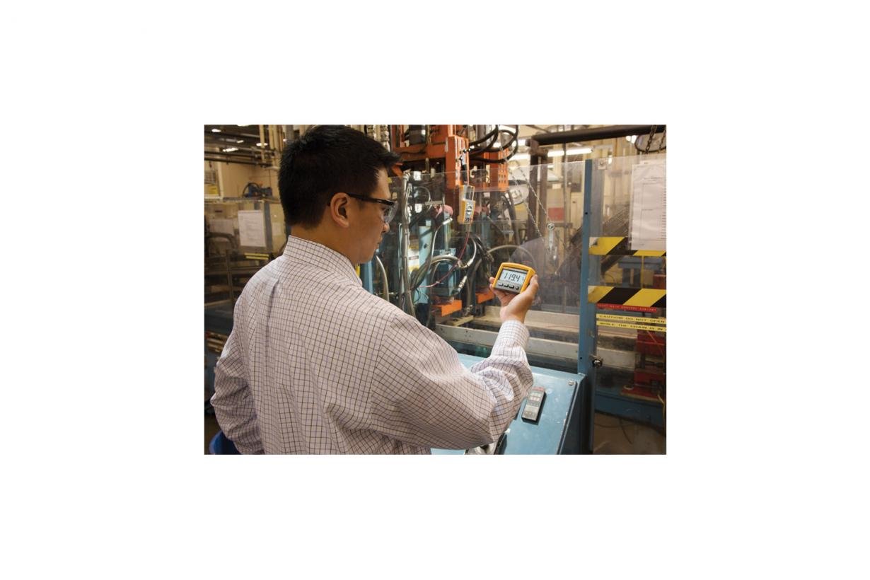 Fluke 233 True-RMS Remote Display Digital Multimeter | Fluke