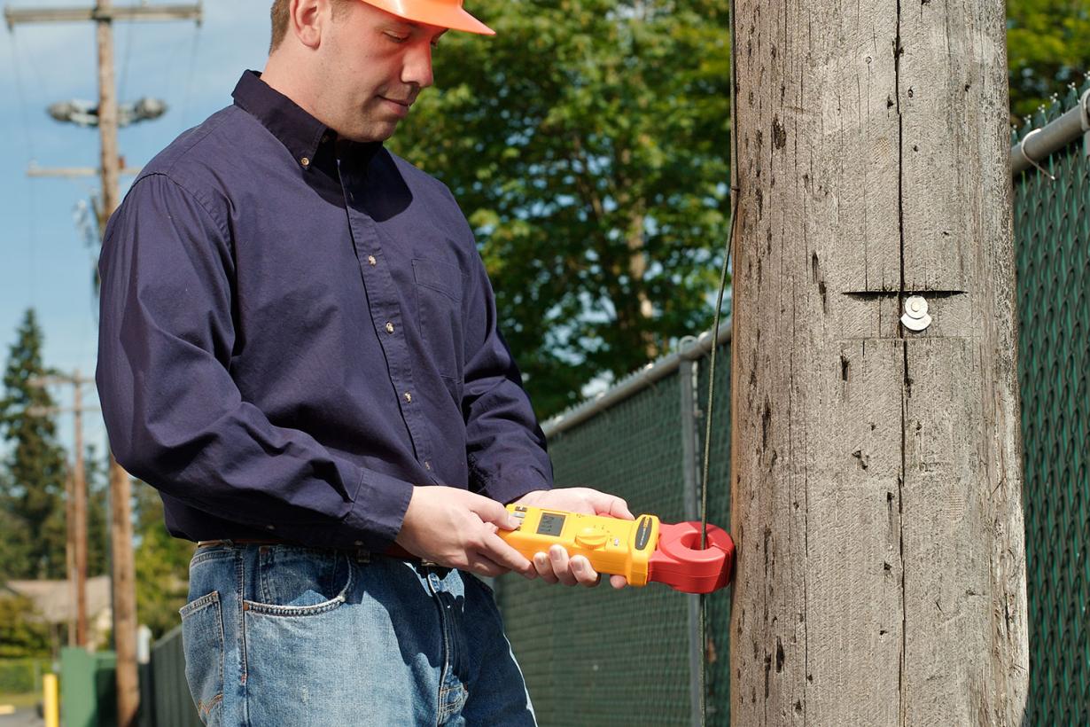 Fluke 1630 Ground Resistance Meter | Fluke