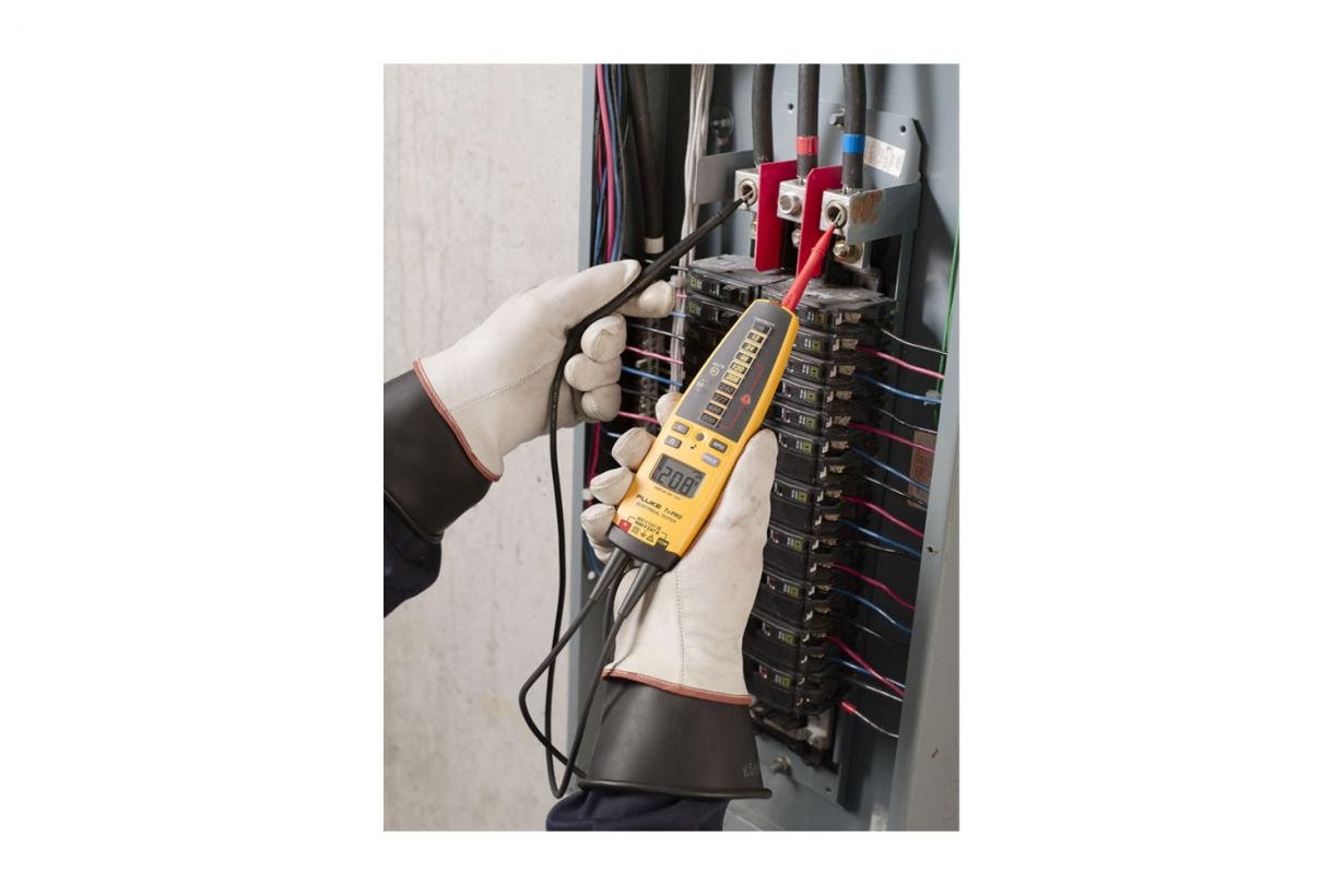 Fluke T+PRO-1AC Electrical Tester and AC Voltage Detector Kit | Fluke