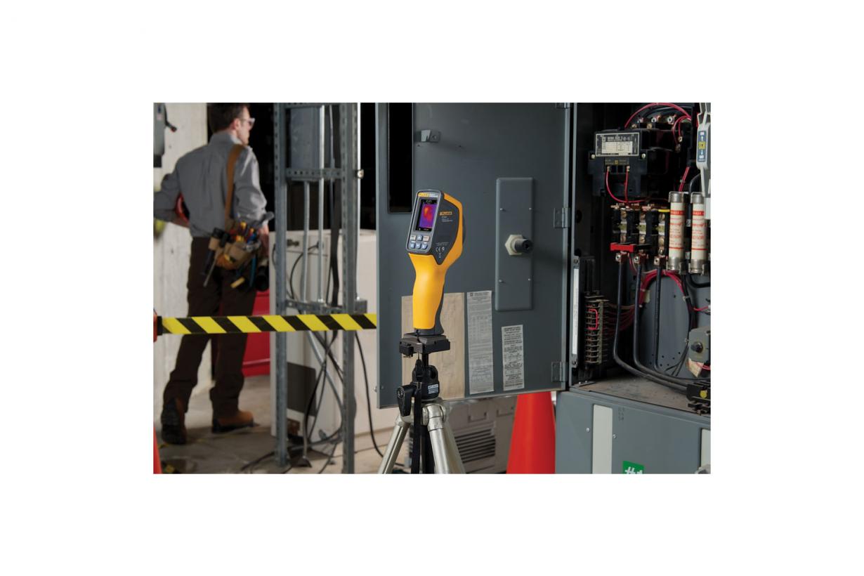 Fluke VT04 visual IR thermometer electrical combo kit | Fluke