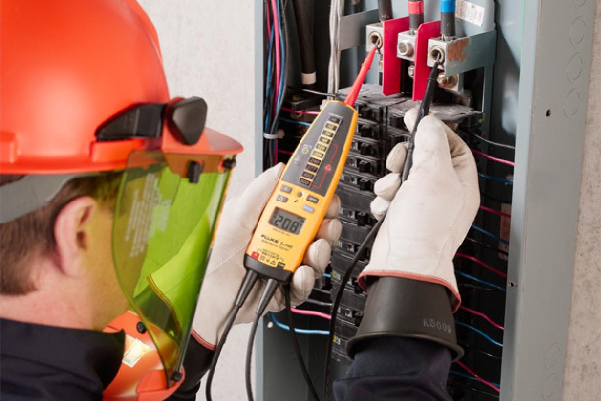 Fluke T+PRO Electrical Tester | Fluke